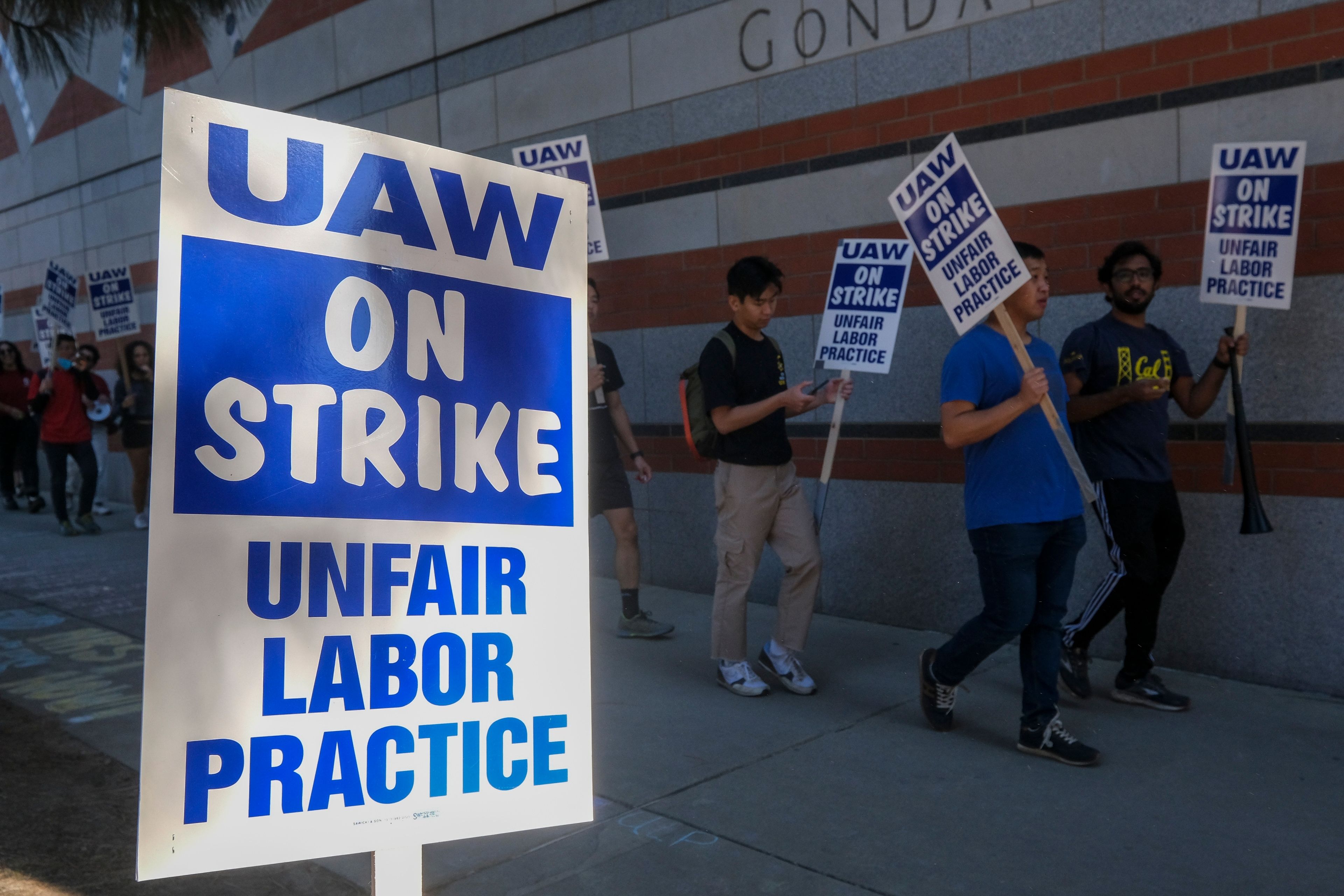 UAW Union Ready for Long-Haul Strike, Leaked Messages Reveal - USA Now News